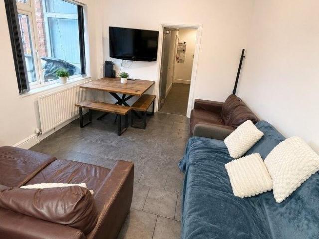 8 bedroom house share to rent