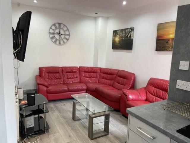 8 bedroom house share to rent