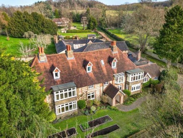 8 Bedroom House Surrey Surrey 100953385