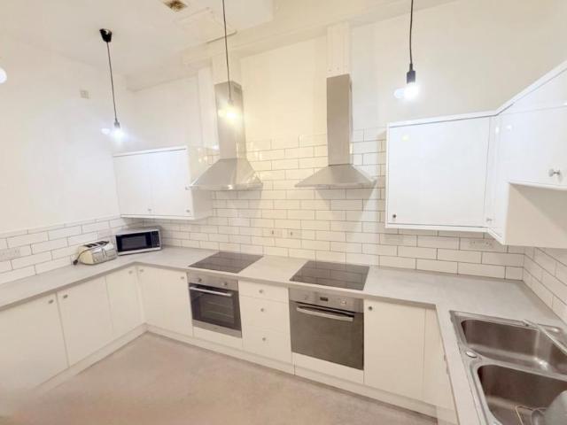 8 Bedroom House Radford East Midlands 98339246