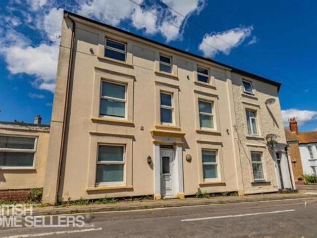 8 Bedroom House Walton On The Naze Essex 100614961