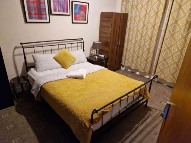 8 bedroom house to rent