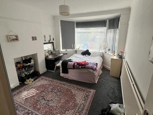 8 bedroom house to rent