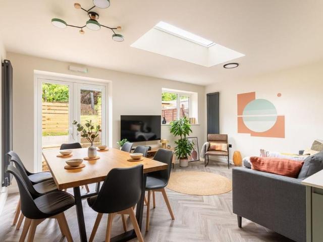 8 bedroom house to rent