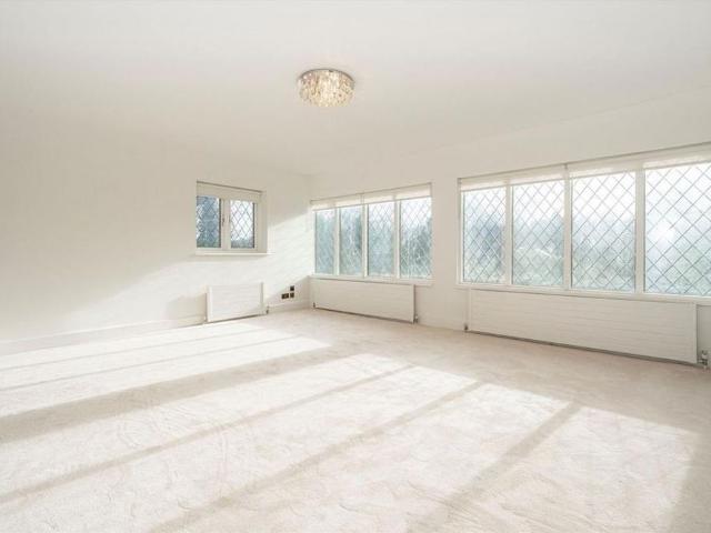8 bedroom house to rent