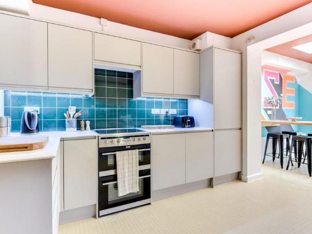8 bedroom house to rent