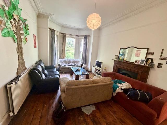 8 bedroom house to rent