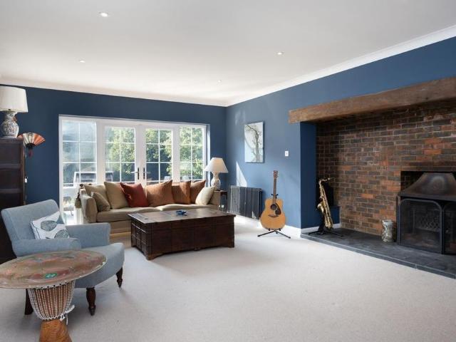 8 bedroom house to rent