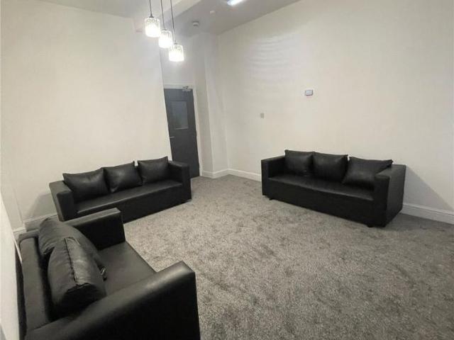 8 bedroom house to rent