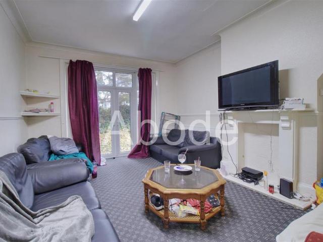8 bedroom house to rent