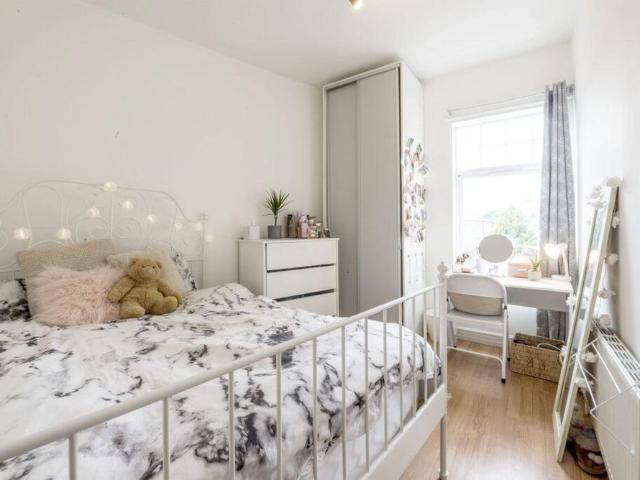 8 bedroom house to rent
