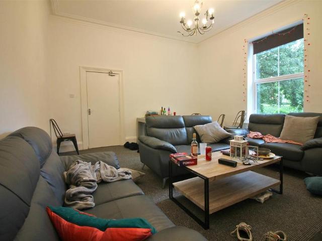 8 bedroom house to rent