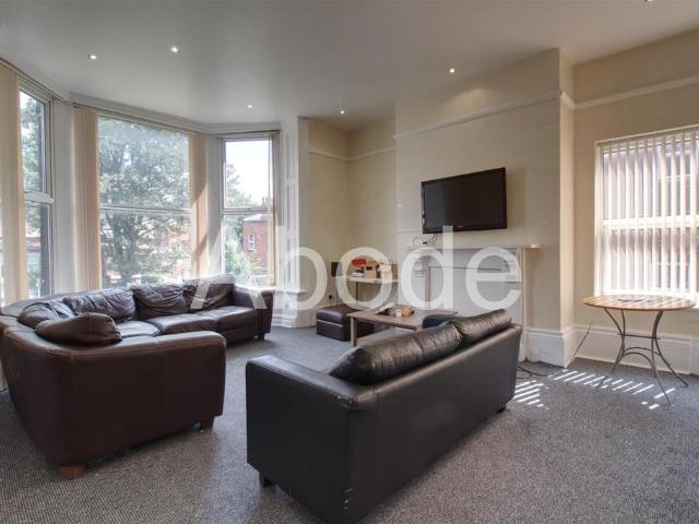 8 bedroom house to rent