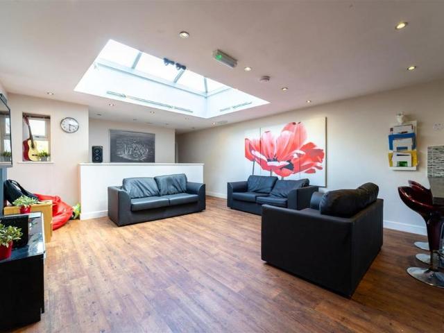 8 bedroom house to rent