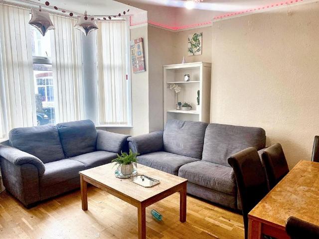 8 bedroom house to rent