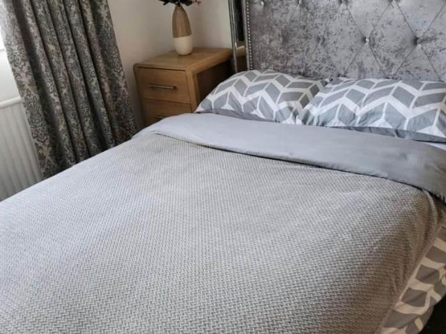 8 bedroom house to rent