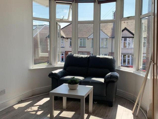 8 bedroom house to rent