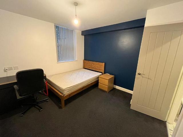 8 bedroom house to rent