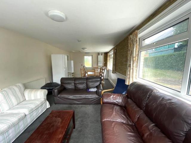 8 bedroom house to rent