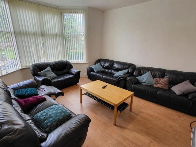 8 bedroom house to rent