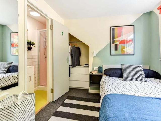 8 bedroom house to rent