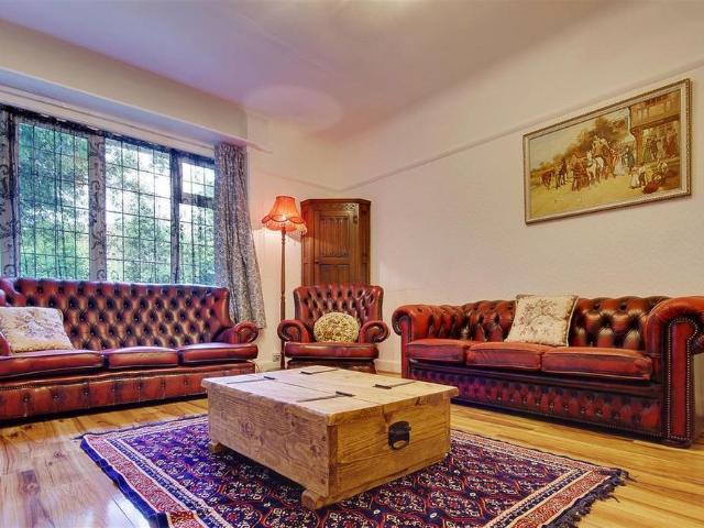 8 bedroom house to rent