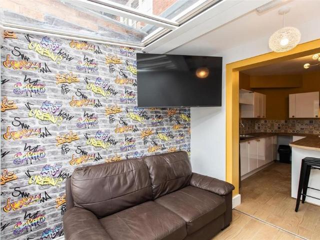 8 bedroom house to rent
