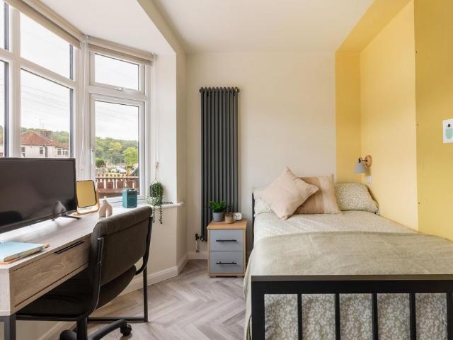 8 bedroom house to rent