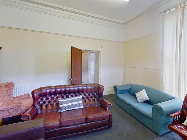 8 bedroom house to rent