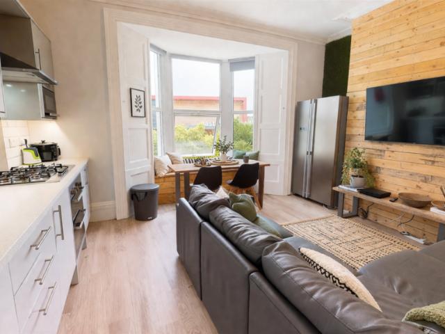 8 bedroom house to rent