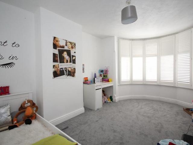 8 bedroom house to rent