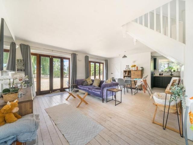 8 bedroom house to rent