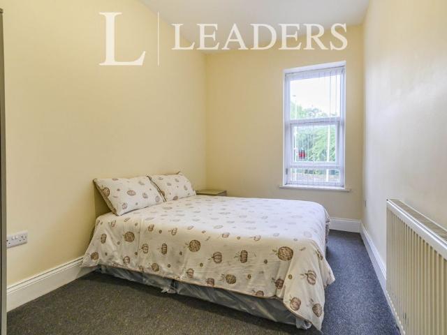 8 bedroom house to rent Bolton Road, Farnworth, Bolton, BL4