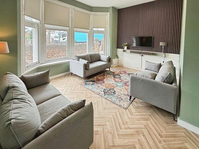 8 Bedroom House To Rent In Derby Road Bed, Lenton, East Midlands, NG7