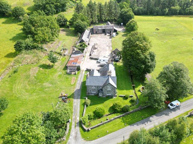 8 Bedroom House Tywyn Tywyn LS101931841