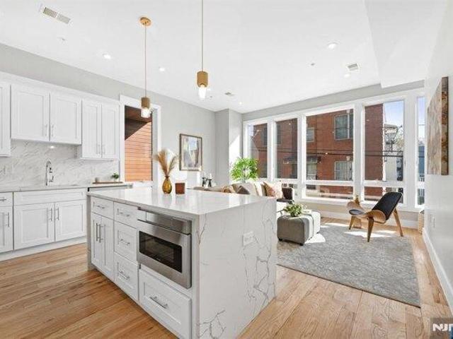 8 bedroom, Jersey City NJ 07306 LS101856561