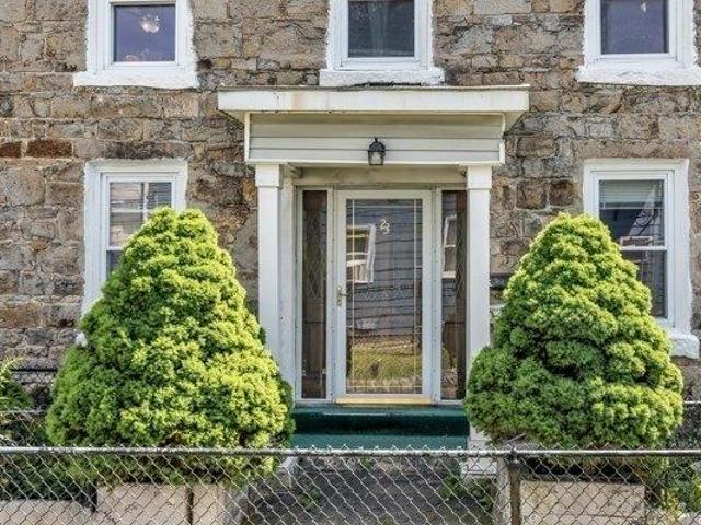 8 bedroom, Lowell MA 01852 105127029