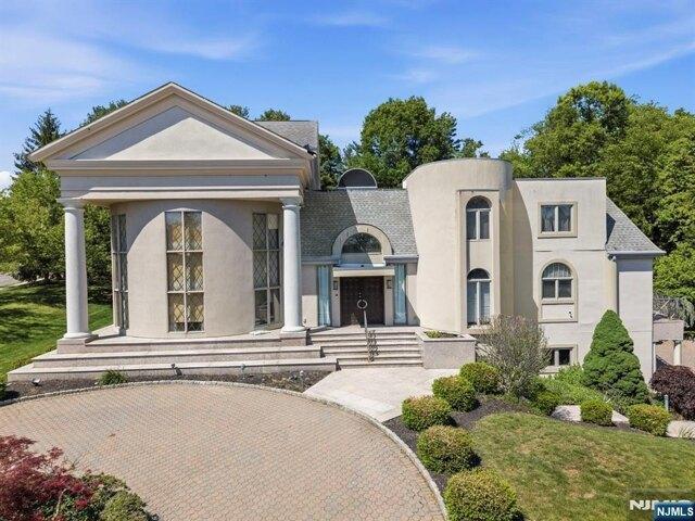 8 bedroom, Livingston NJ 07039 104542951