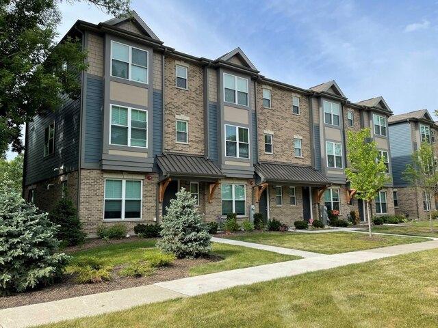 8 bedroom, Libertyville IL 60048 LS94269601