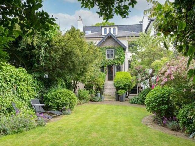 8 Bedroom Link Detached House For Sale In London