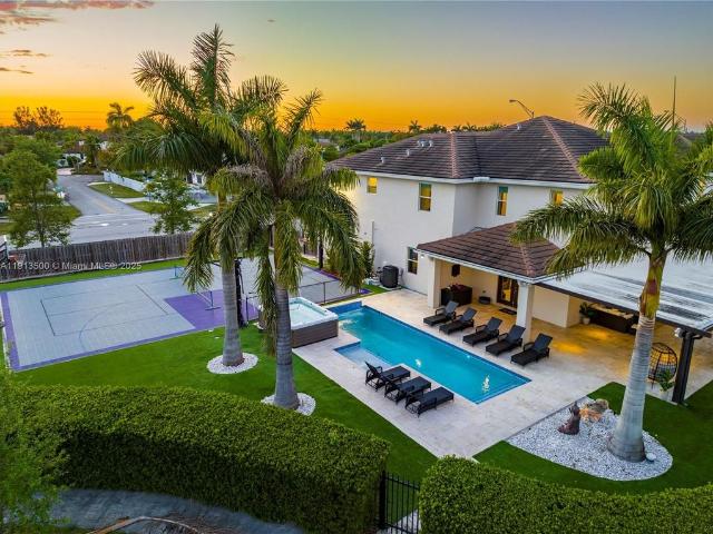 8 bedroom luxury Villa for sale in Miami Terrace Mobile Home, Florida