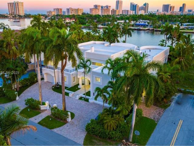8 bedroom luxury Villa for sale in Hollywood, Florida