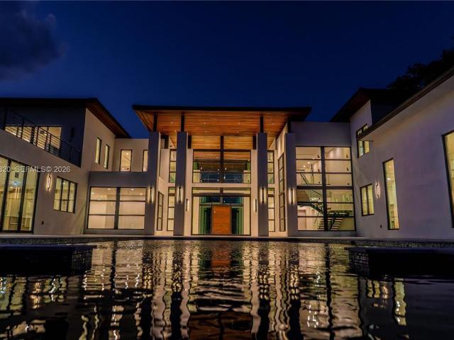 8 bedroom luxury Villa for sale in Pinecrest, Florida