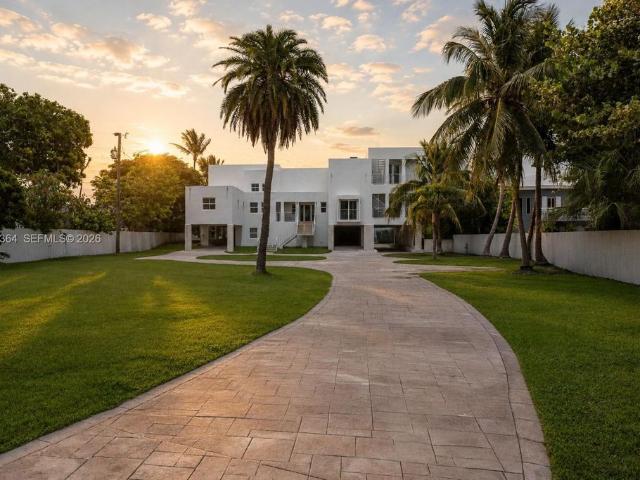 8 bedroom luxury Villa for sale in Plantation Key, Florida