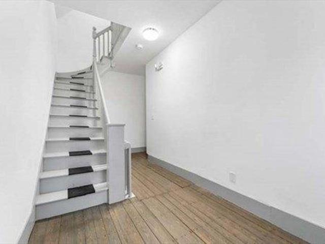 8 bedroom, Lynn MA 01902 102775412