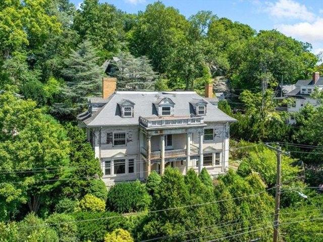 8 bedroom, Melrose MA 02176 105095426