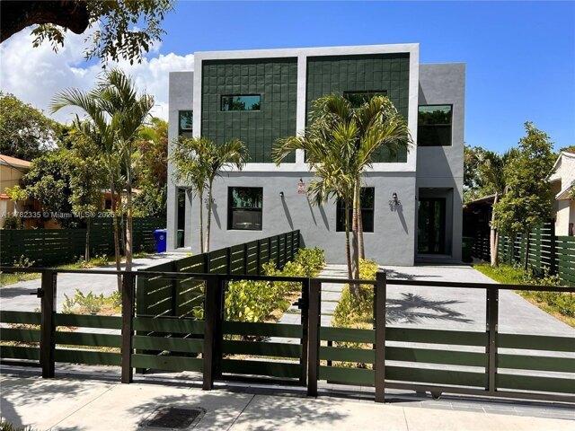 8 bedroom, Miami FL 33135 LS89818435