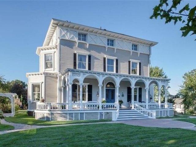 8 bedroom, Middletown RI 02842 102371202