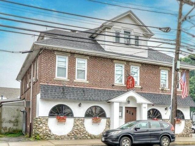 8 bedroom, Norwood MA 02062 104113397