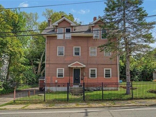 8 bedroom, North Smithfield RI 02896 105116481